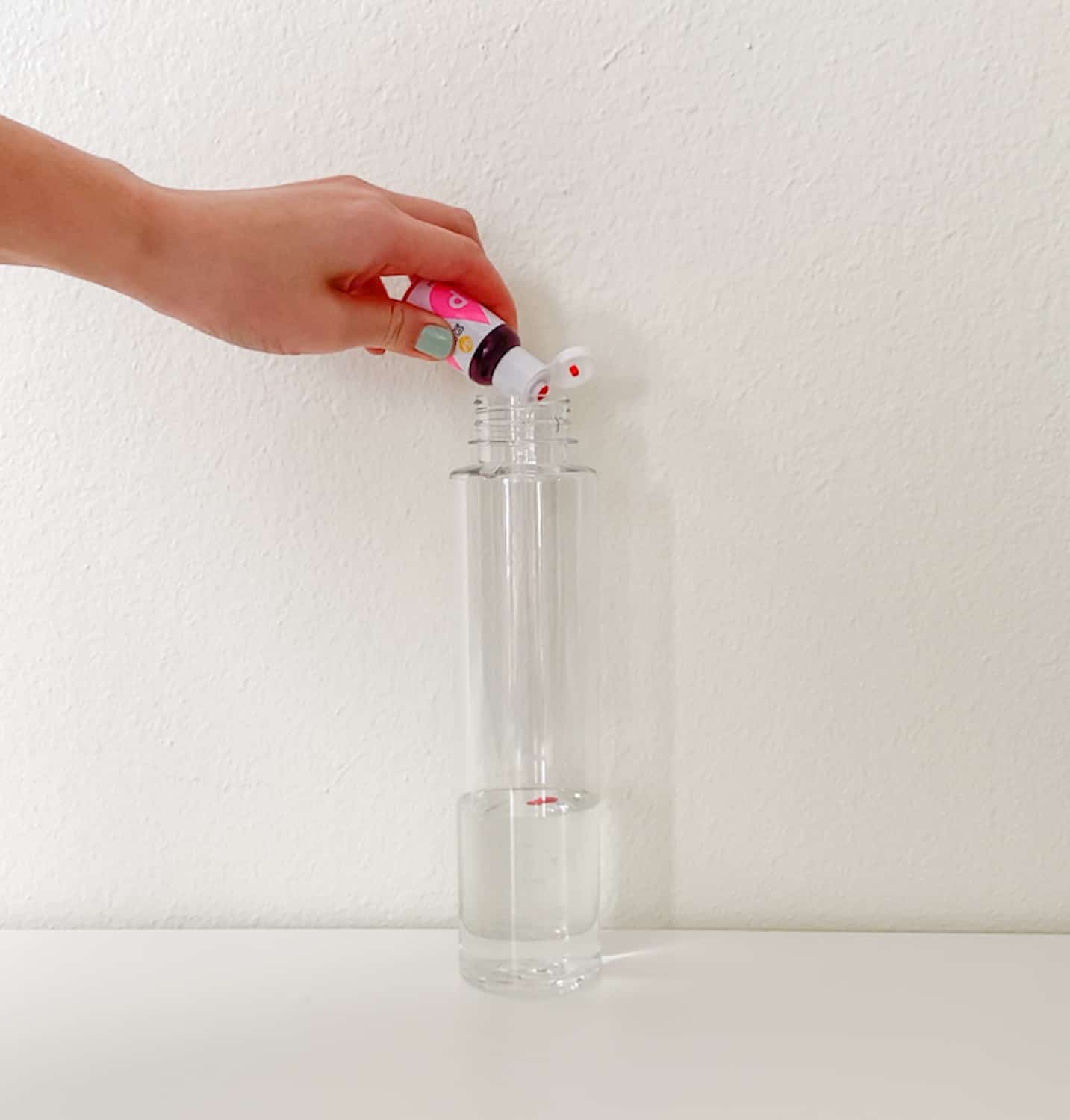 How to Make Glitter Sensory Bottles and Use Them as a Calming Tool ...