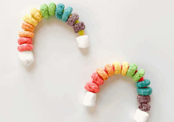 Fruit Loops Rainbow Craft for Preschoolers - Discovering Mommyhood